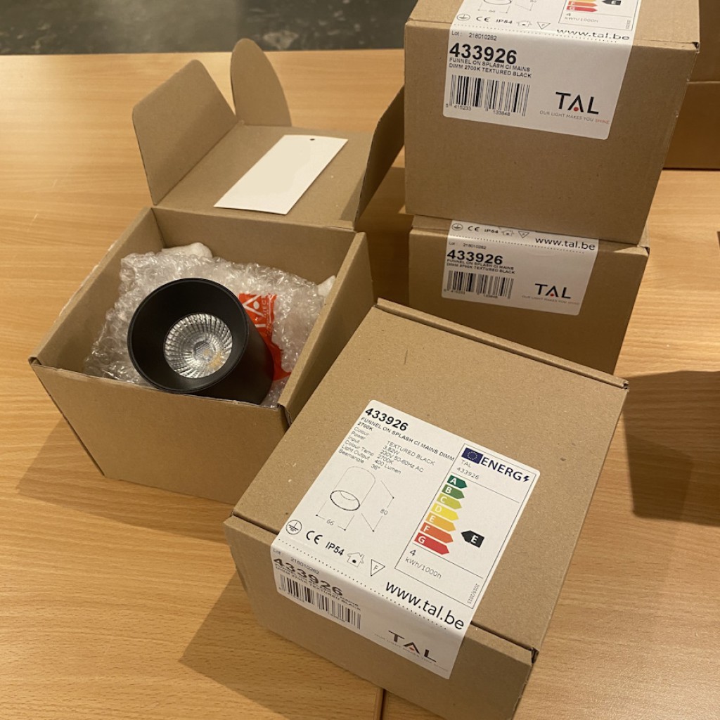 Funnel on opbouwspot - zwart SHOWROOMMODEL | HOOGSPOOR Design Light